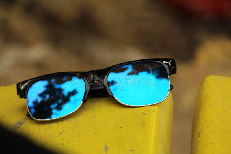 Lightning Shades editorial image. Image of 250mm, shades - 134034975