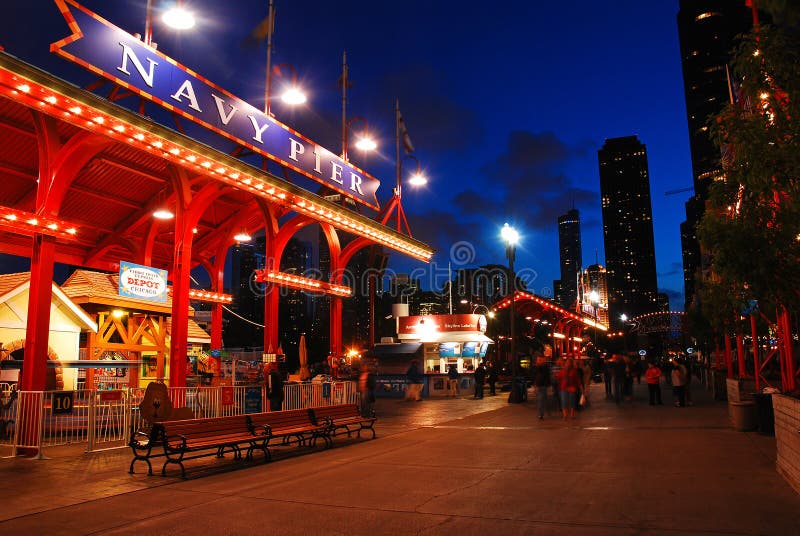 Navy Pier Chicago, at Night Editorial Photography - Image of evening ...
