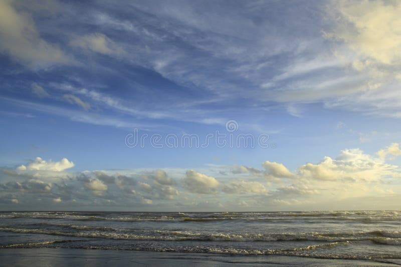 Ligne d'horizon image stock. Image du océan, nature, ciel - 20331029