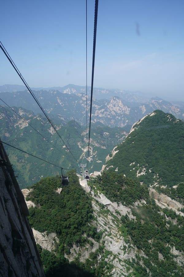 Ligne De Funiculaire De Huashan De Montagne Photographie éditorial ...