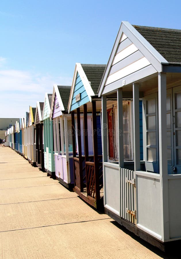 Ligne Des Chalets Ou Des Huttes De Plage Image stock - Image du huttes ...