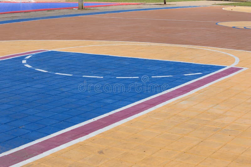 Lignes De Lancer Franc Du Terrain De Basket Public Photo stock - Image ...