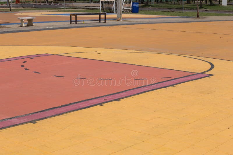 Lignes De Lancer Franc Du Terrain De Basket Public Image stock - Image ...