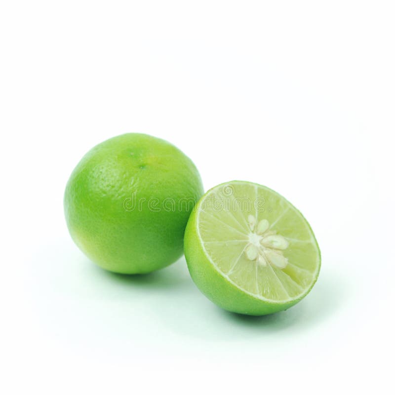 Limón amargo imagen de archivo. Imagen de medio, aislado - 15015271