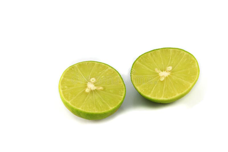 Limón partido en dos verde imagen de archivo. Imagen de fruta - 45720877