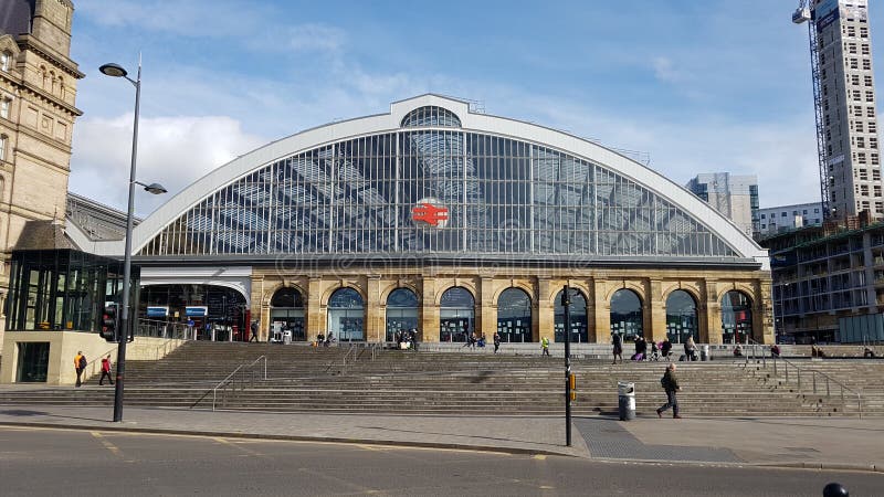 Lime Street Station Liverpool Editorial Stock Image - Image of ...