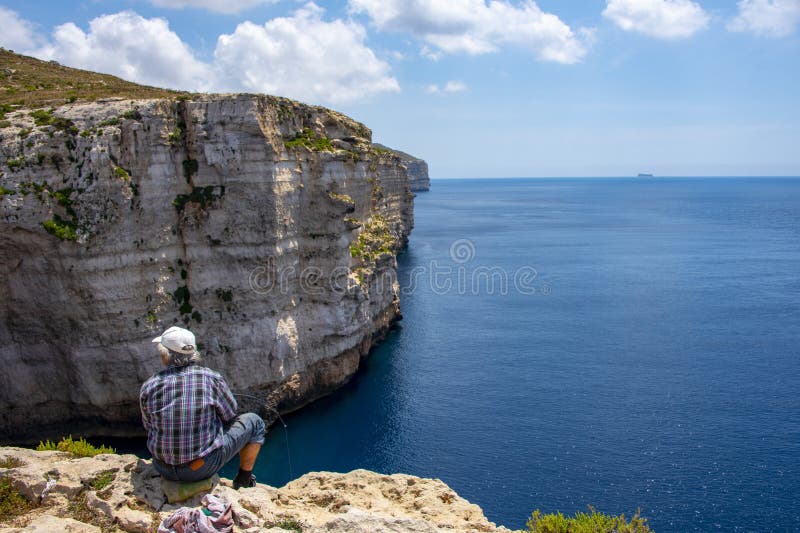 Limestone Dingli Cliffs editorial photography. Image of horizon - 309576092