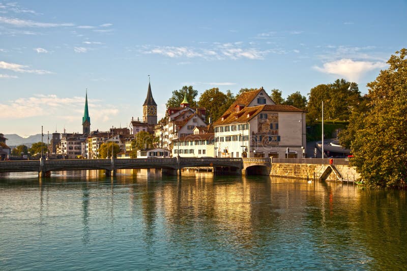Limmat-Fluss in Zurick stockbild. Bild von besichtigung - 93498603