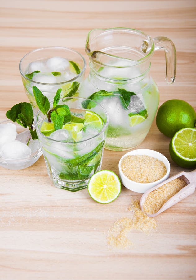 Limonada imagem de stock. Imagem de citrino, gelo, xarope - 51197155