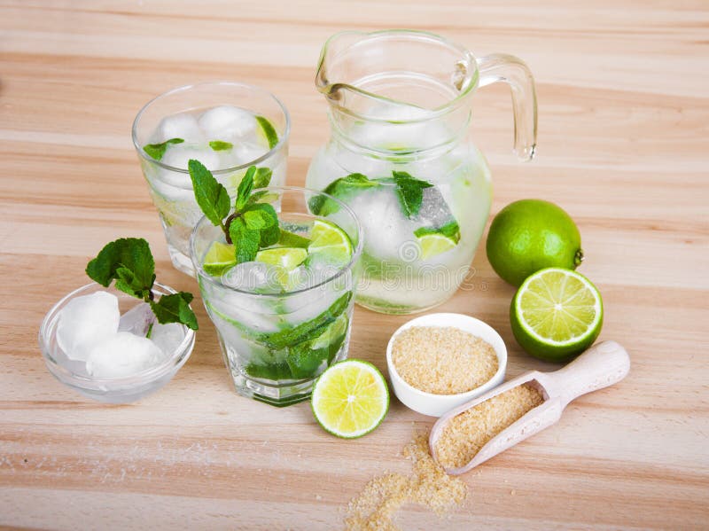 Limonada foto de stock. Imagem de verde, decantador, jarro - 51311392