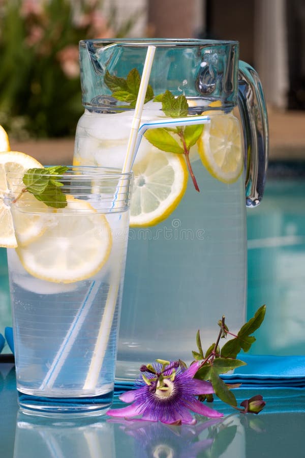 Limonada helada imagen de archivo. Imagen de jugo, hielo - 5465995