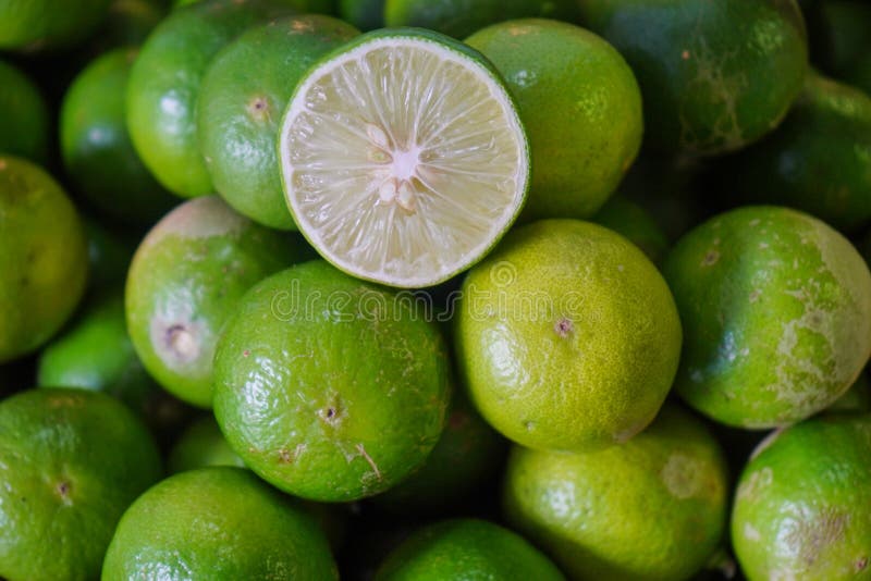 Limones verdes imagen de archivo. Imagen de salud, mercado - 154454737