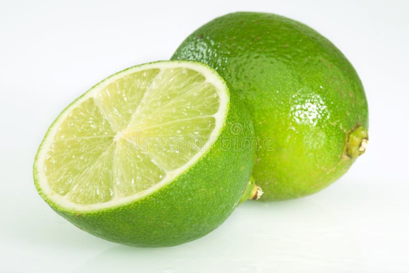 Limoni verdi fotografia stock. Immagine di cerchio, coppie - 18001436