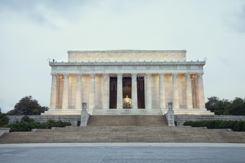 Lincoln Memorial at Dawn on Overcast Day during Spring Stock Image ...