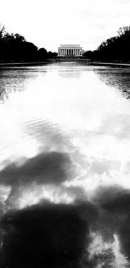 Lincoln Memorial and Reflection Pool Editorial Stock Image - Image of ...
