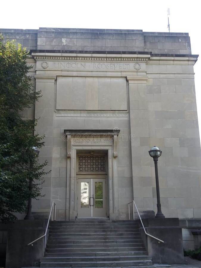 Lincoln and Roosevelt Library Editorial Stock Image - Image of library ...