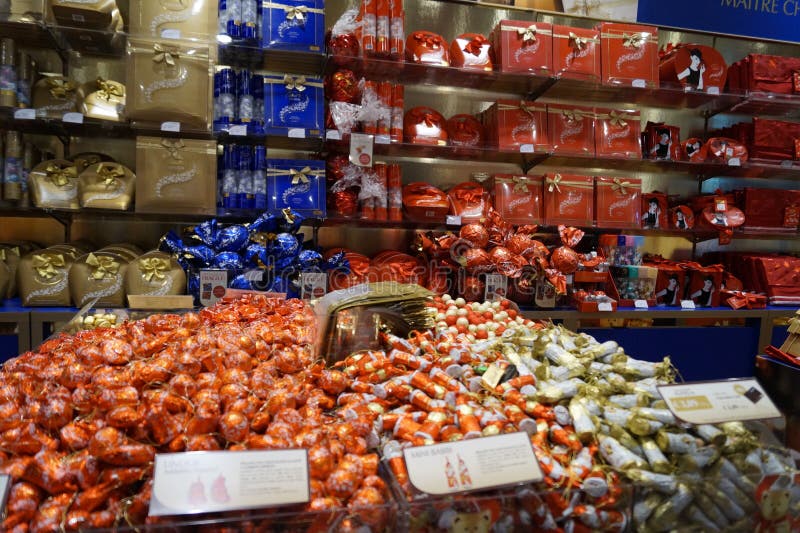 Lindor store editorial stock photo. Image of dessert - 49713163