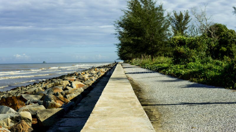 The Line Separate Ocean and the Land Stock Image - Image of sunny ...