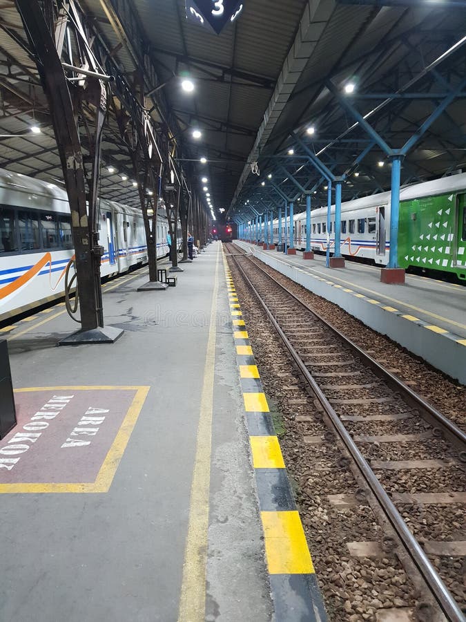 Line Station for Train Semarang Editorial Stock Photo - Image of arena ...
