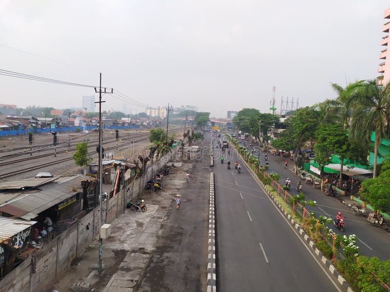 Line street and train editorial image. Image of city - 202947545