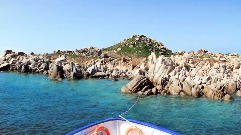 Costa Rocciosa Delle Isole Lavezzi Fotografia Stock - Immagine di ...