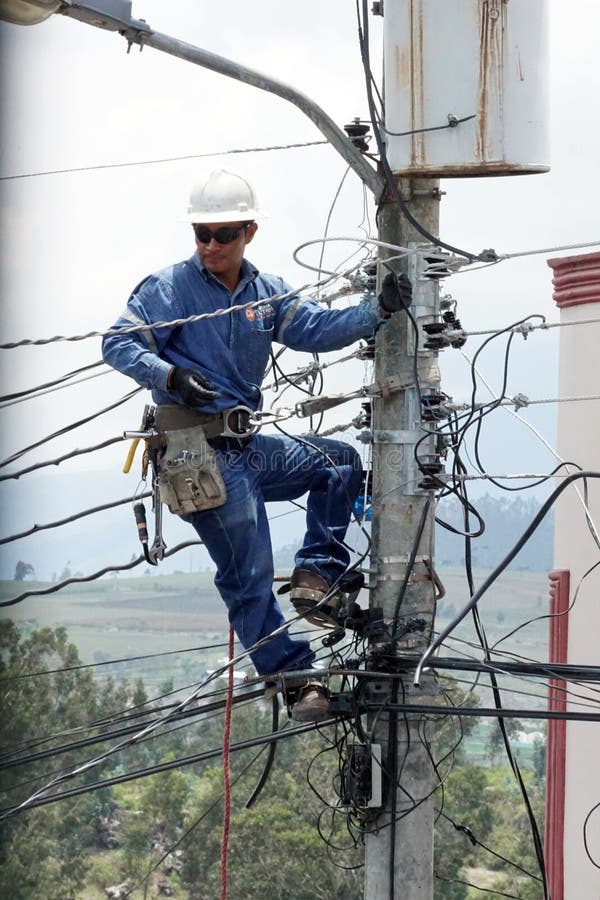 Lineman on a power pole editorial photo. Image of cotacachi - 158017901