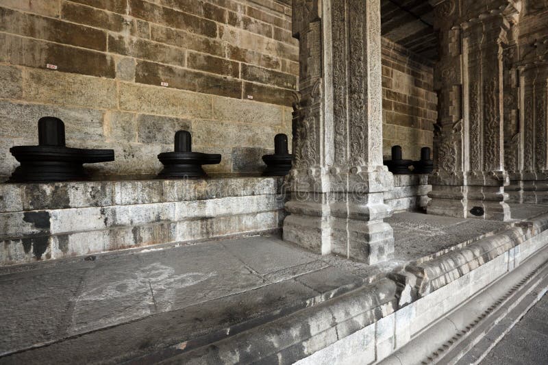 Lingams and Columns in Hindu Temple Stock Image - Image of traditional ...
