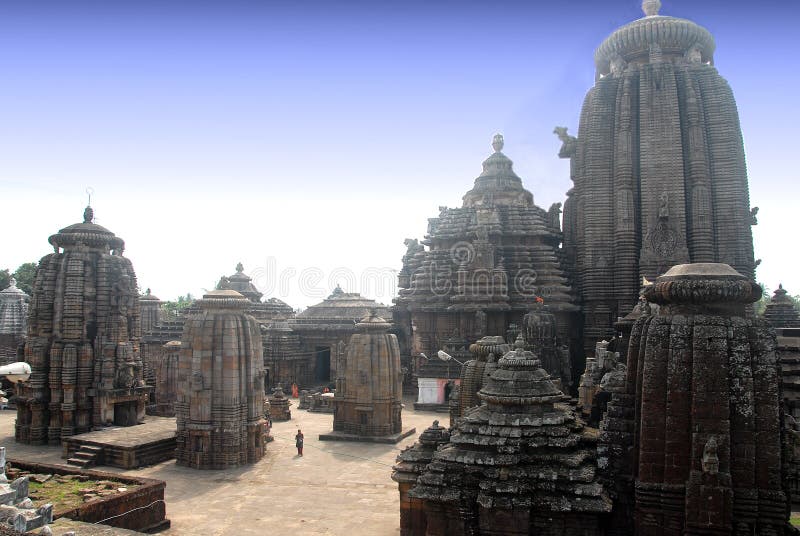 Lingaraj Temple editorial photography. Image of people - 27984747