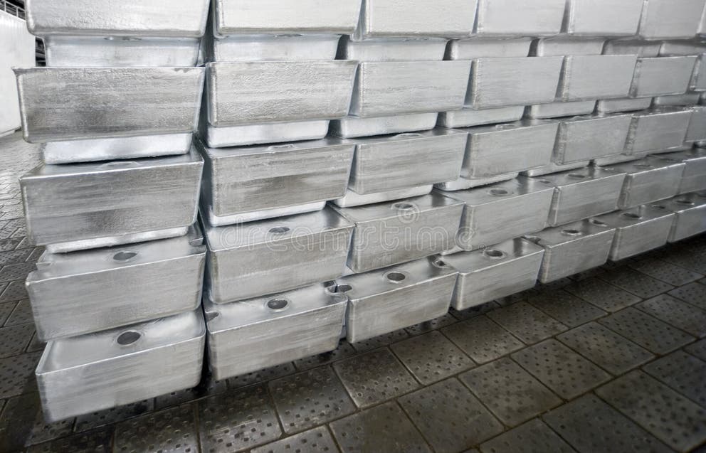Lingotes de metal plateado imagen de archivo. Imagen de lingote - 20065727