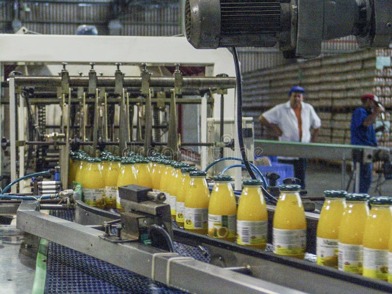Sucos Na Fábrica Do Alimento Foto Editorial - Imagem de orgânico ...