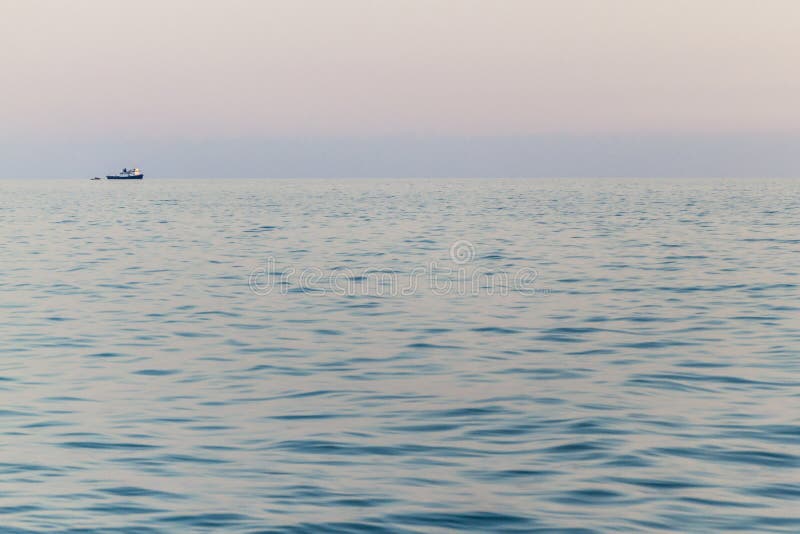 Linha Do Horizonte No Mar Aberto E Em Um Barco Imagem de Stock - Imagem ...