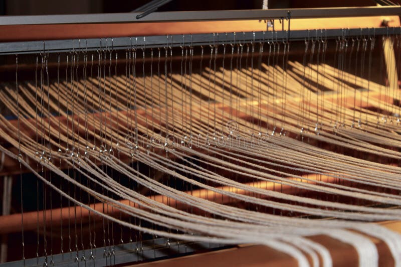 Tear com urdidura foto de stock. Imagem de fibra, processo - 53438808