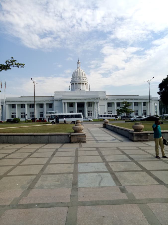 Linhas E Formas Da Torre De Arquitetura Do Colombo Foto Editorial ...