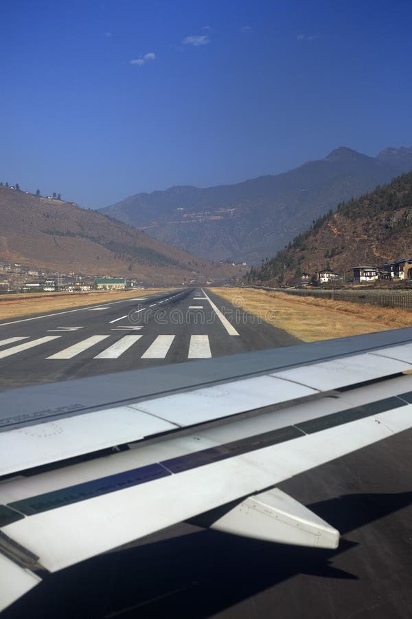 Lining up on the runway stock photo. Image of boeing, mountain - 7506744