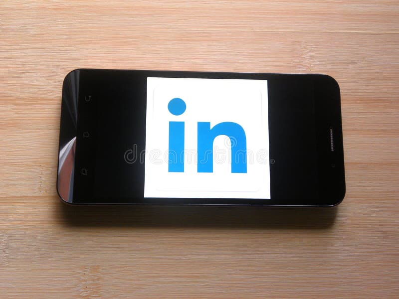 LinkedIn Lite imagen editorial. Imagen de dispositivo - 151529545
