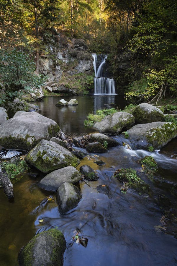 Linn Falls En Aberlour En Moray, Escocia Foto de archivo - Imagen de ...