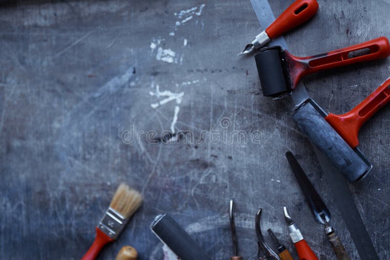 Linocut Background. Group of Linocutting Tools on Dark Table Stock ...