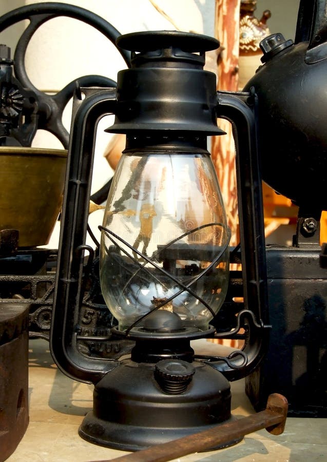 Linterna Vintage En El Parque De La Ciudad De Primavera. Filmado a La ...