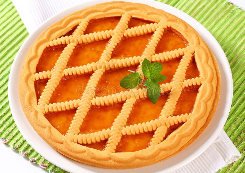 Linzer apricot tart stock image. Image of shortbread - 56896537