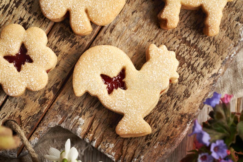 Linzer Easter Cookie Shape Rooster Filled Strawberry Marmalade Dusted ...