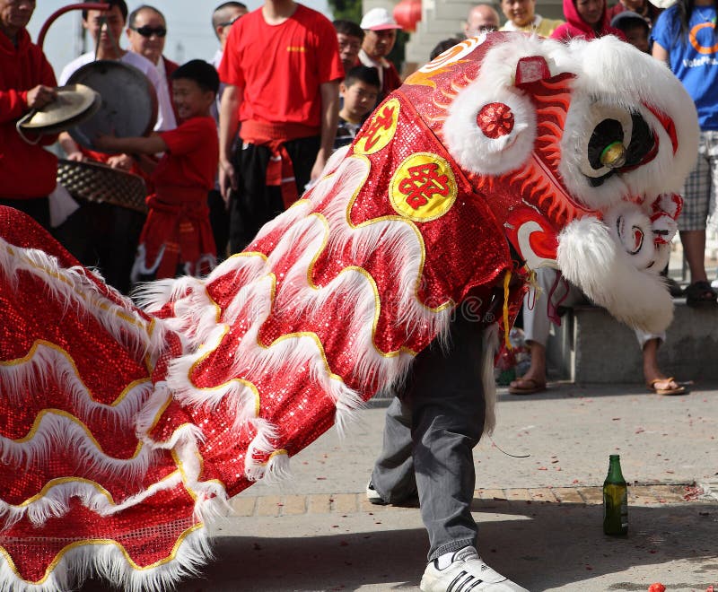 Lion Dancer - Chinese New Year Editorial Image - Image of asian, artist ...