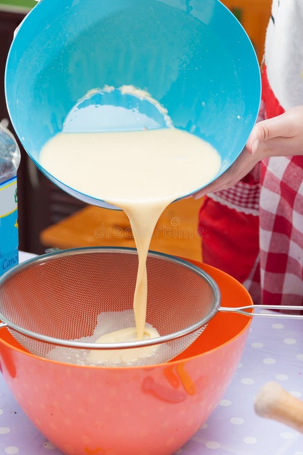 Liquid bakery poweder stock image. Image of bowl, cooking - 37937937