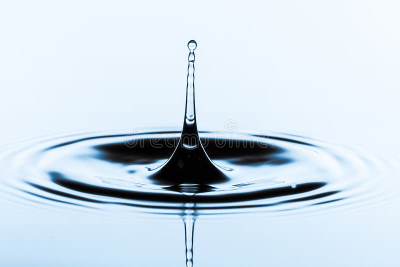 Liquid Collage: a Mesmerizing Collage of Water Droplets Merging into a ...