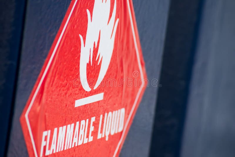 Liquide inflammable photo stock. Image du avertissement - 6842248
