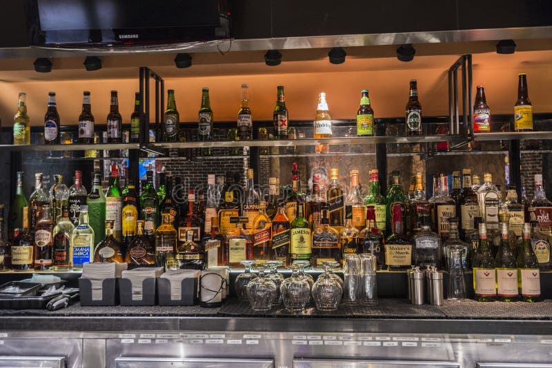 Liquor bar editorial stock image. Image of brandy, golden - 49932964