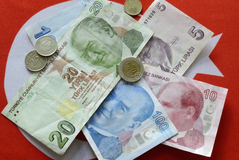 Lira Turca Da Moeda Nacional Na Bandeira Turca Foto de Stock Editorial ...
