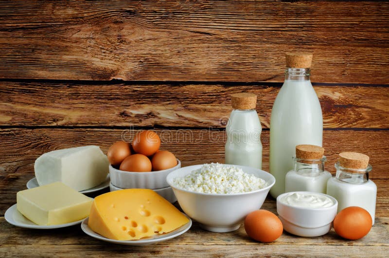 Lista de productos lácteos imagen de archivo. Imagen de yogur - 118450505