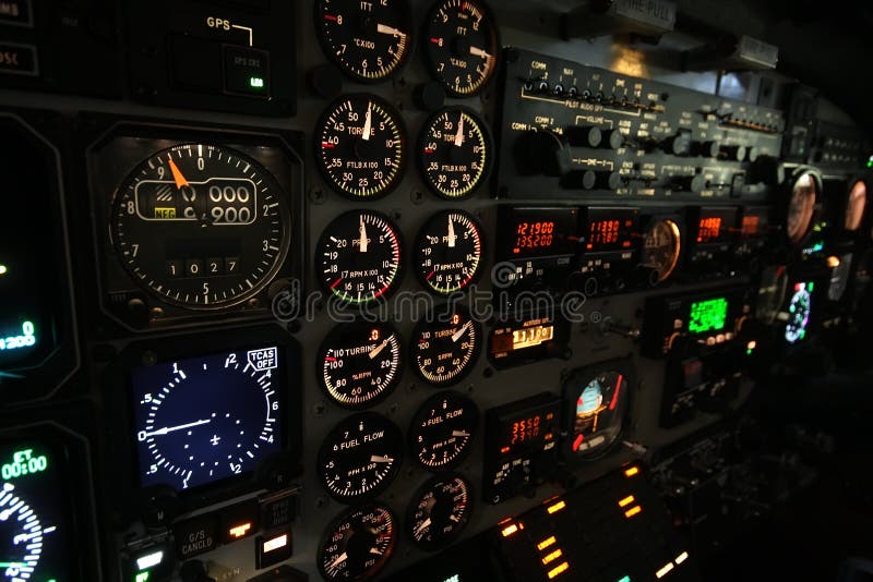 Aeroplane cockpit stock image. Image of panel, airspeed - 33813015