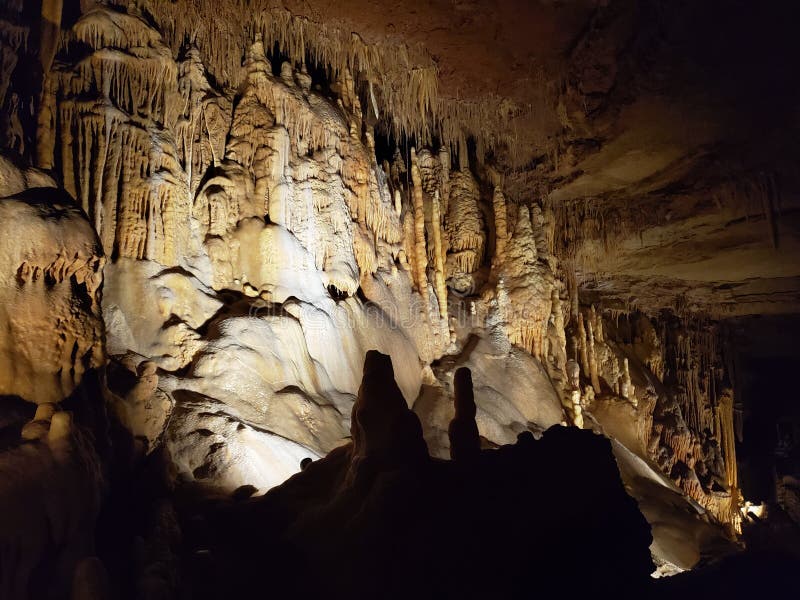 Lit up cave formations stock image. Image of formations - 149984257