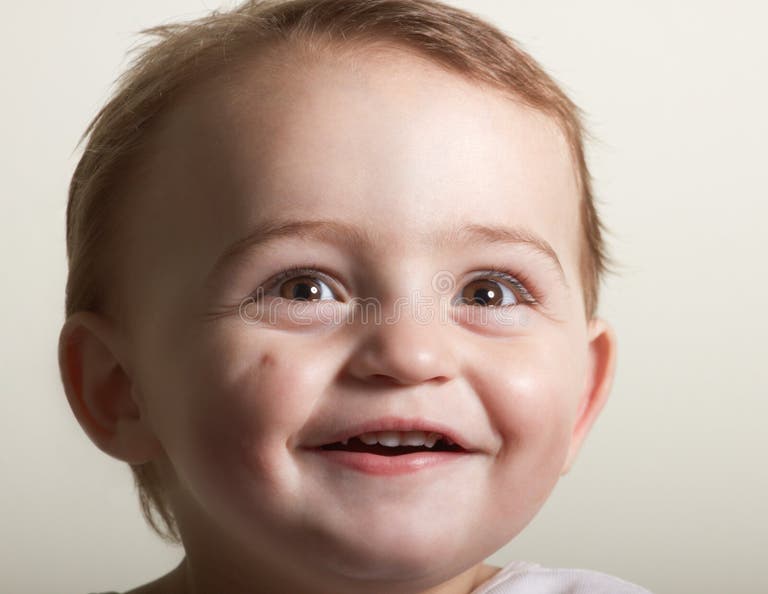 Liten pojke fotografering för bildbyråer. Bild av njutning - 13037943